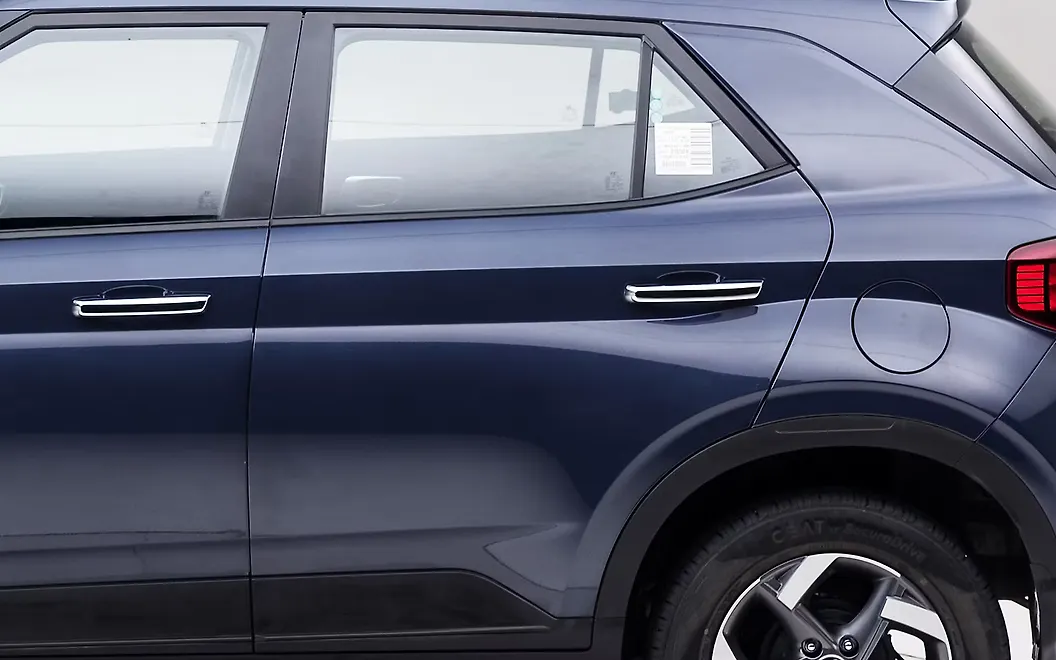 60 Hyundai Venue Images | Venue Exterior, Road Test and Interior Photo ...