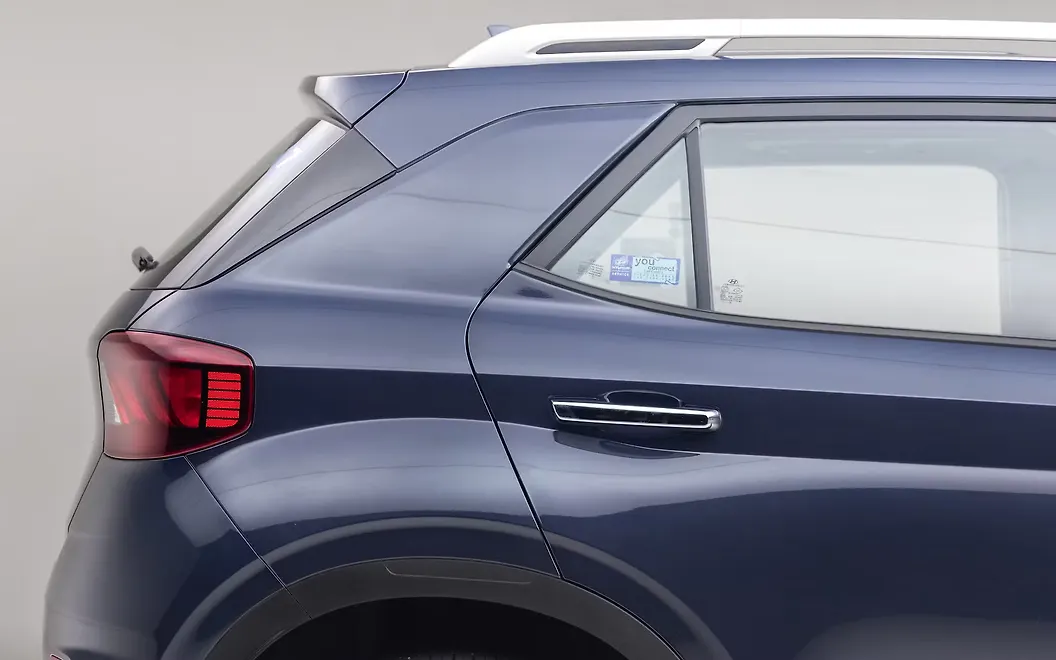 60 Hyundai Venue Images | Venue Exterior, Road Test and Interior Photo ...