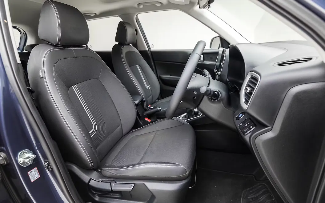 60 Hyundai Venue Images | Venue Exterior, Road Test and Interior Photo ...