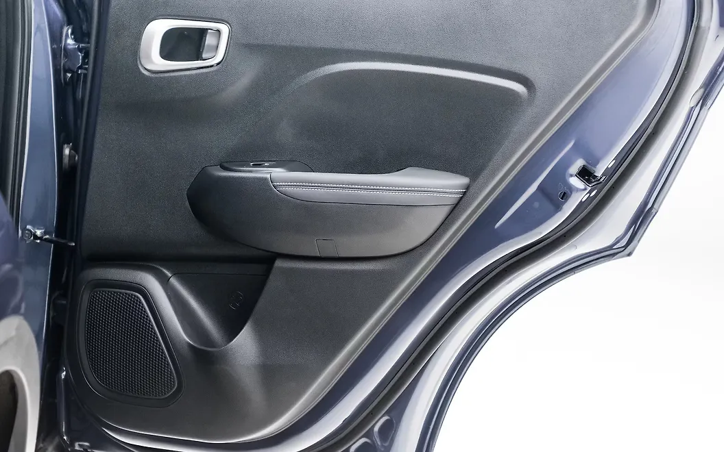 60 Hyundai Venue Images | Venue Exterior, Road Test and Interior Photo ...