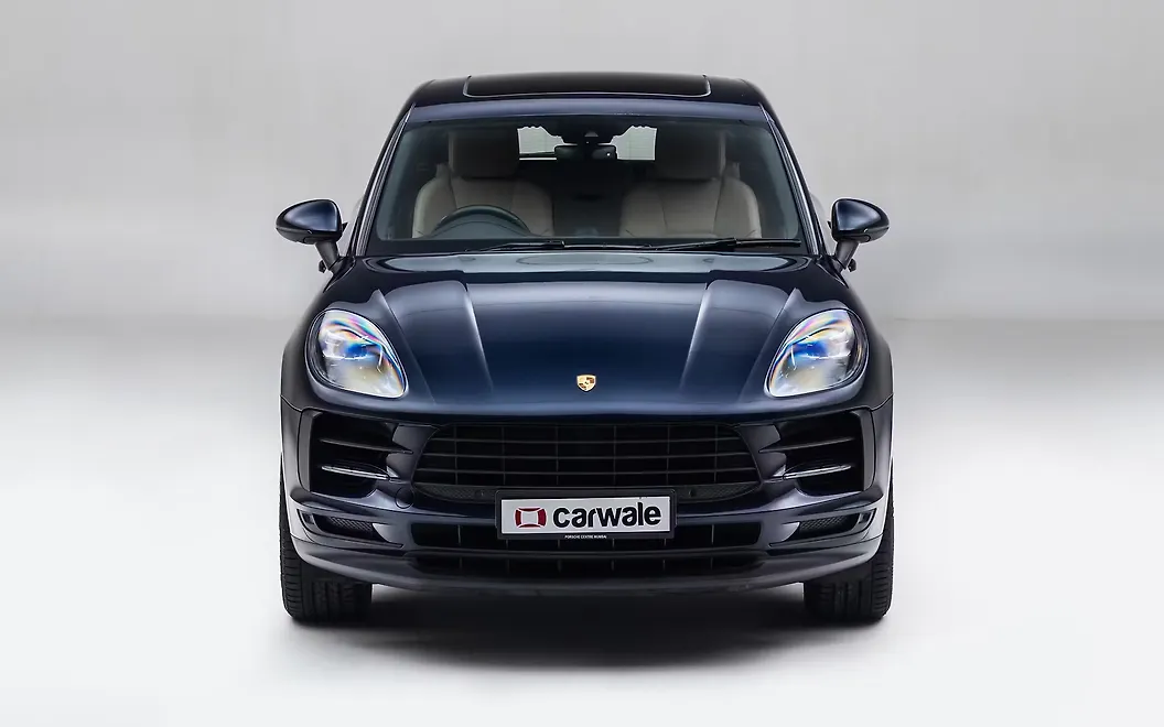 Porsche Macan [2019-2021] - Back View | 68 Porsche Macan [2019-2021] Images