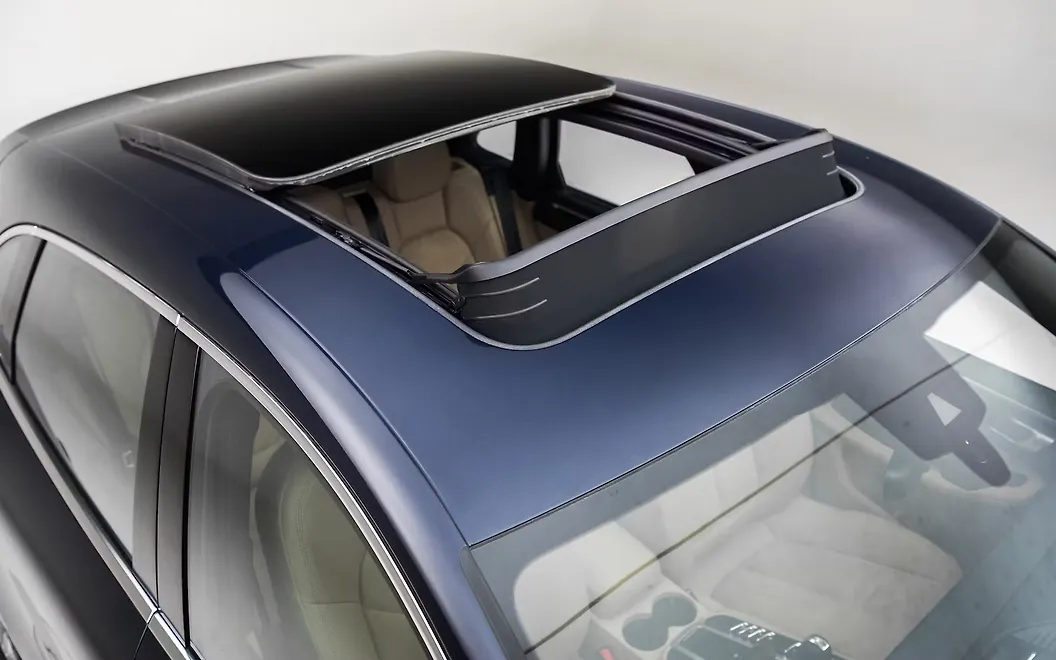 Porsche Macan [2019-2021] - Back View | 68 Porsche Macan [2019-2021] Images