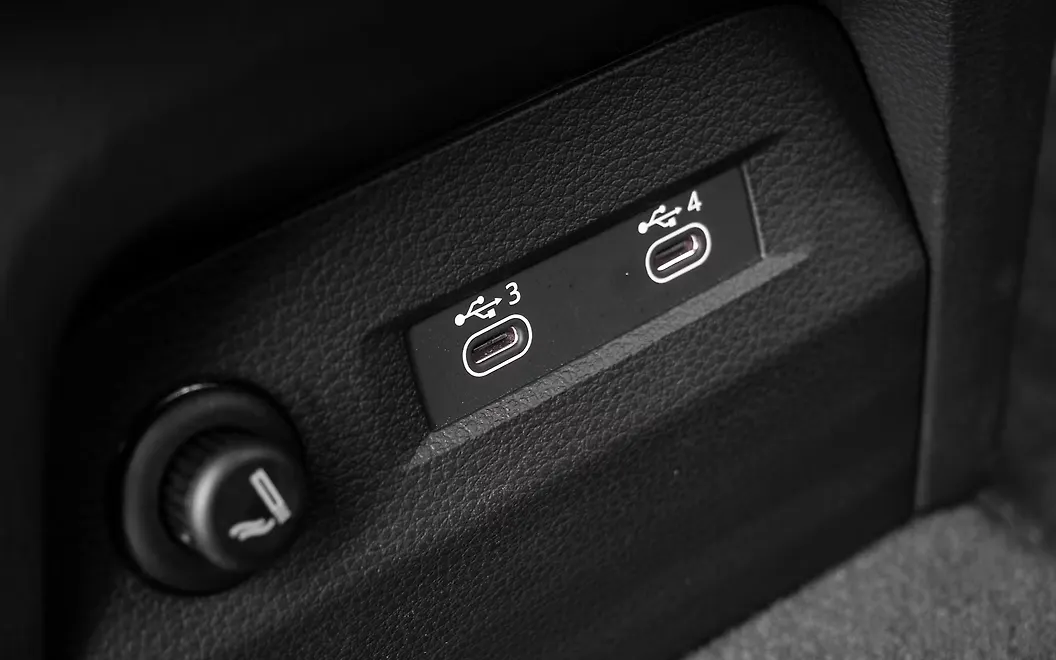 Audi e-tron - USB / Charging Port | 45 Audi e-tron Images
