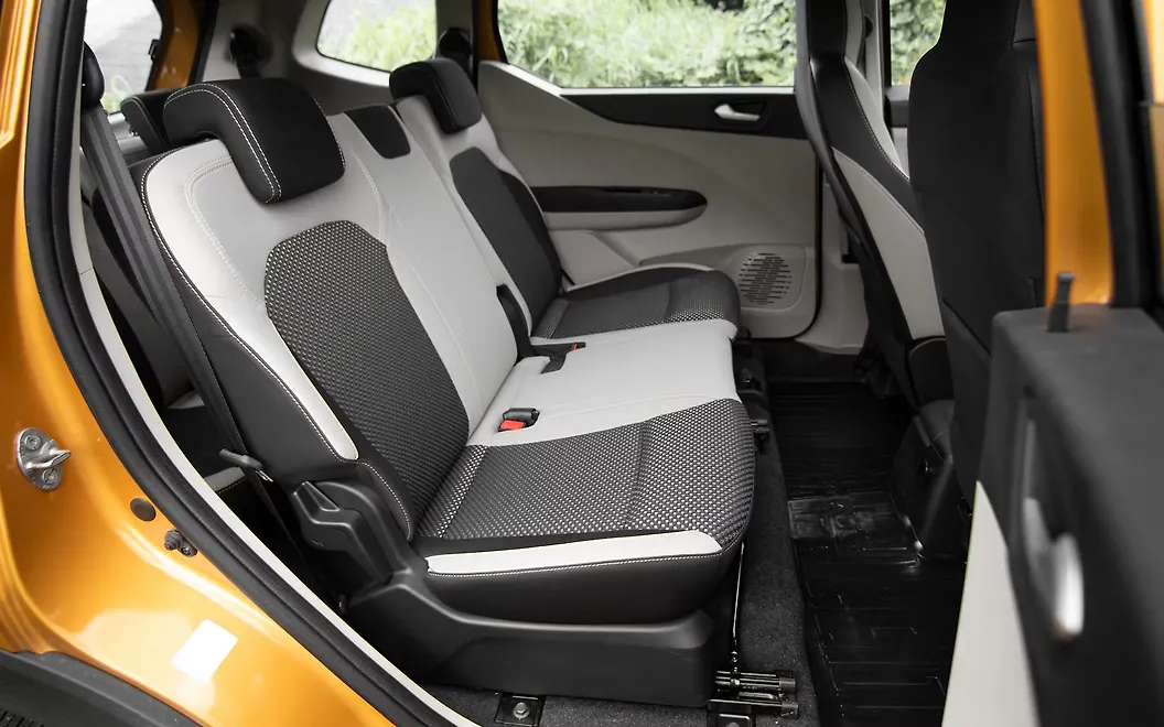 100 Renault Triber Images | Triber Exterior, Road Test and Interior ...