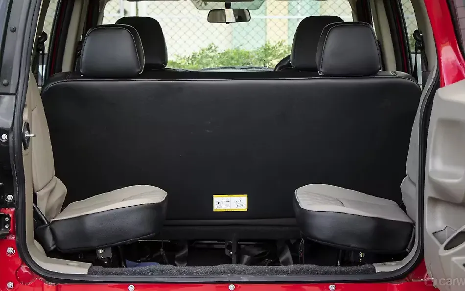 Mahindra TUV300 - Front Right View | Mahindra TUV300 Images