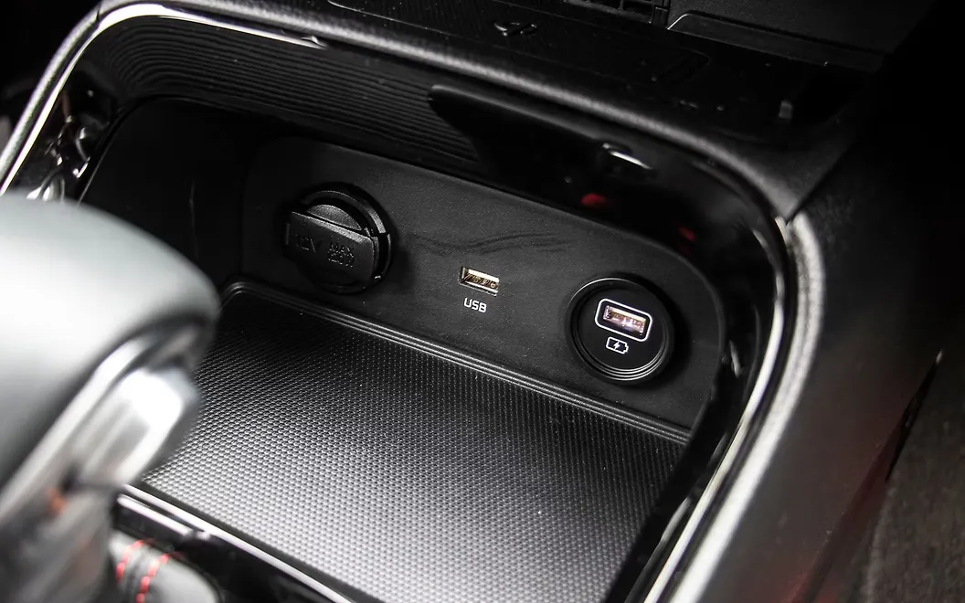 61 Kia Sonet Images | Sonet Exterior, Road Test and Interior Photo Gallery