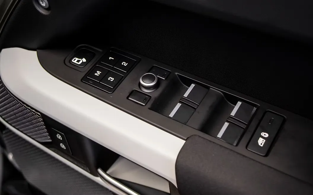 Land Rover Defender [2020-2021] - Driver Window Controls | 36 Land ...