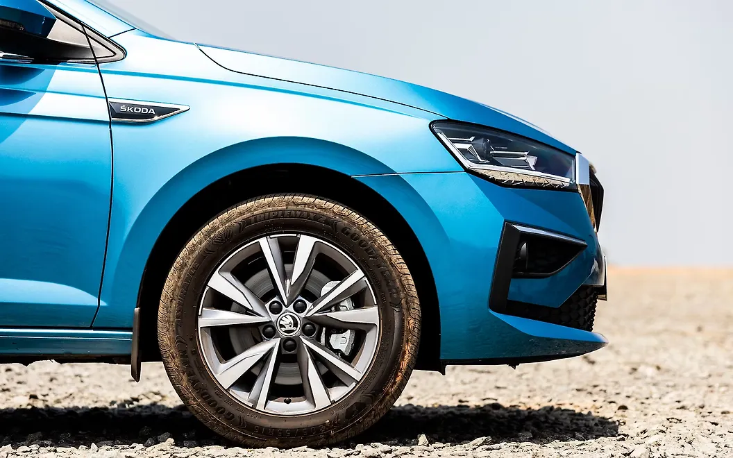 93 Skoda Slavia Images | Slavia Exterior, Road Test and Interior Photo ...