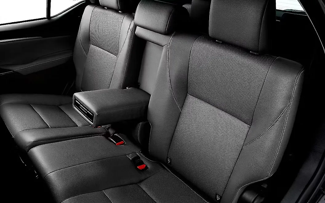 Toyota Fortuner - Arm Rest in Rear Passenger Seats | Toyota Fortuner Images