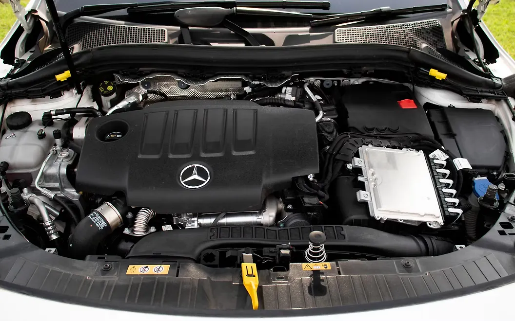 Mercedes-Benz GLA Images | GLA Exterior, Road Test and Interior Photo ...