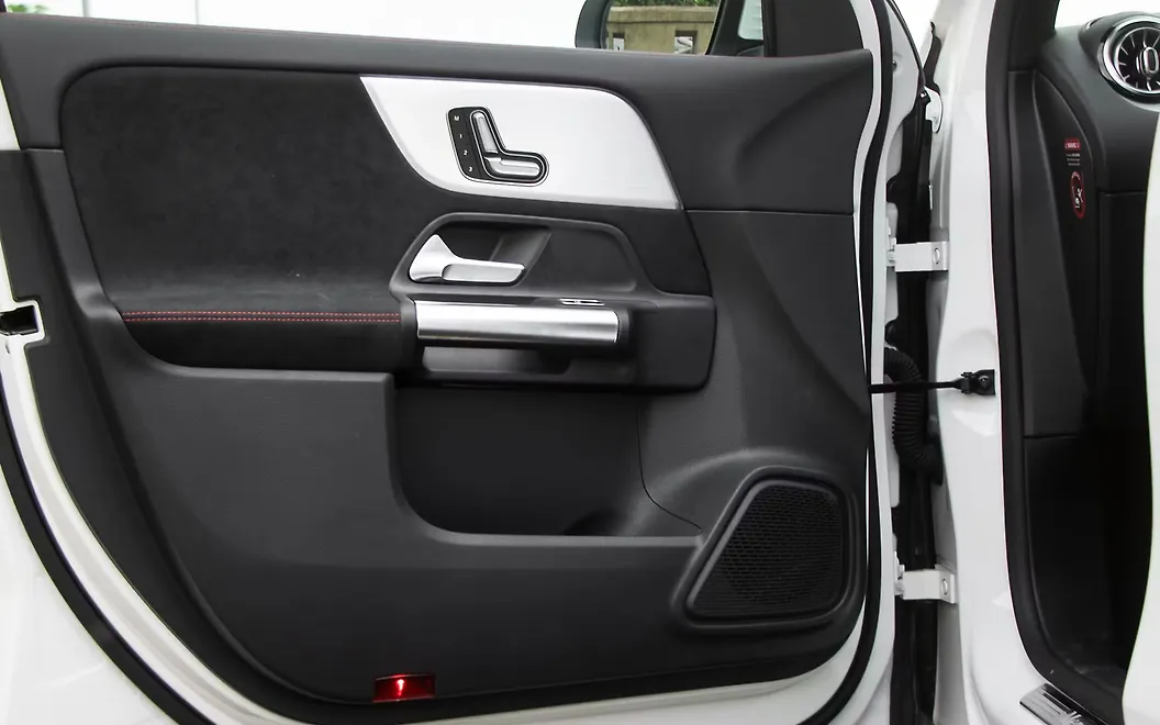 Mercedes-Benz GLA Images | GLA Exterior, Road Test and Interior Photo ...