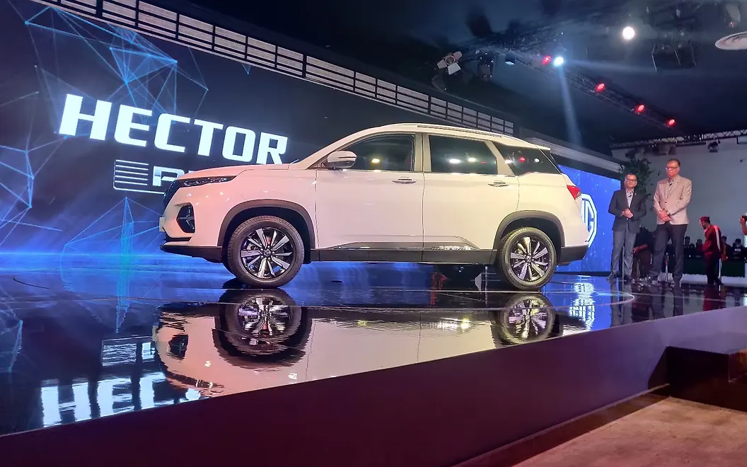 33 MG Hector Interior Images: Hector Interior Photo Gallery