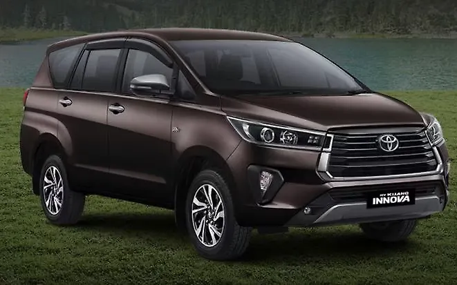 35 Toyota Innova Crysta Images | Innova Crysta Exterior, Road Test and ...