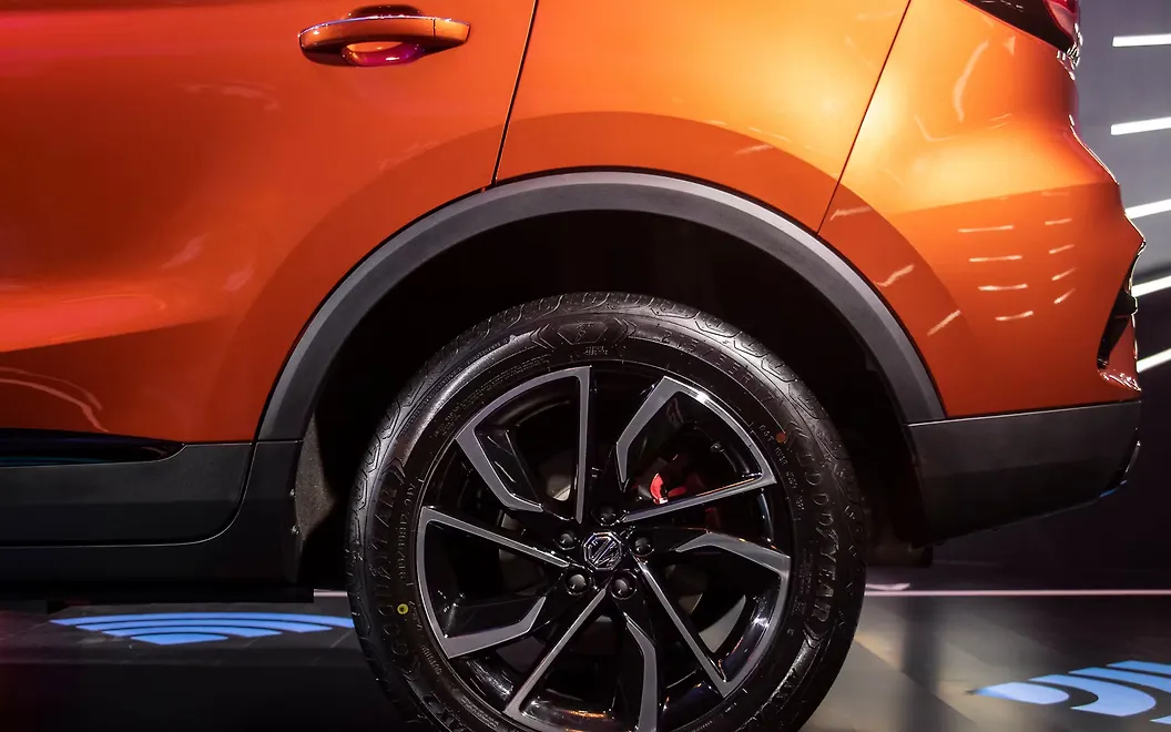 MG Astor Images | Astor Exterior, Road Test and Interior Photo Gallery