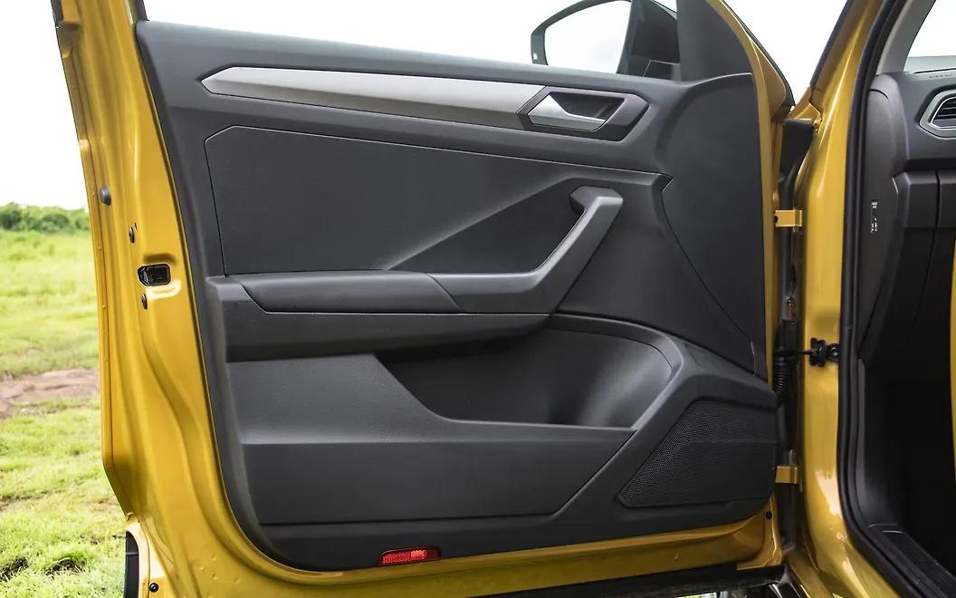 Volkswagen T-Roc - Rear View | Volkswagen T-Roc Images