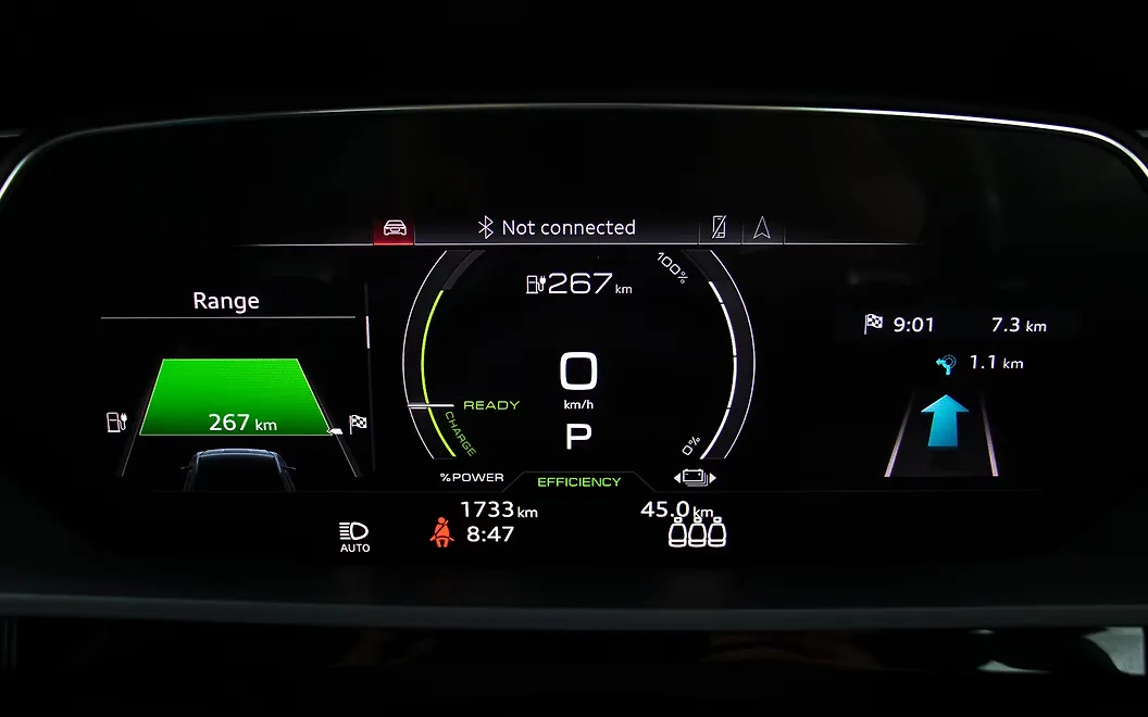 Audi e-tron - Infotainment Display | Audi e-tron Images