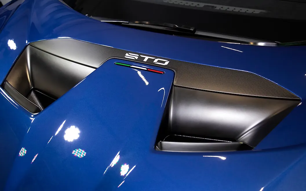 Lamborghini Huracan STO - Side Rear View | 41 Lamborghini Huracan STO ...