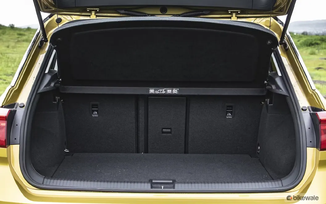 Volkswagen T-Roc - Rear Passenger Seats | 34 Volkswagen T-Roc Images