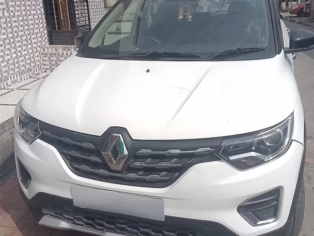 Second Hand 2022 Renault Triber RXZ for sale at Rs. 5,00,000 in Surat.