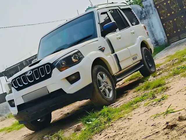 Second Hand 2015 Mahindra Scorpio S6 for sale at Rs. 5,40,000 in Meerut.