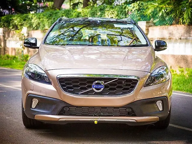 Second Hand 2015 Volvo V40 Cross Country D3 for sale at Rs. 15,00,000 ...