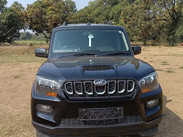 Second Hand 2017 Mahindra Scorpio S6 for sale at Rs. 9,00,000 in Valsad.