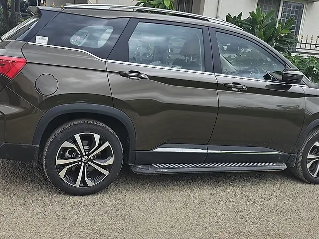 Second Hand 2023 MG Hector Plus Savvy Pro 1.5 Turbo Petrol CVT 7 STR ...