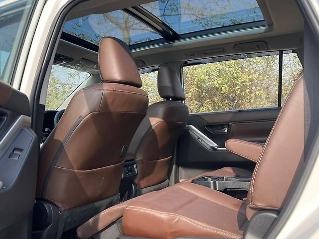 Second Hand 2023 Toyota Innova Hycross VX Hybrid (Electric + Petrol ...