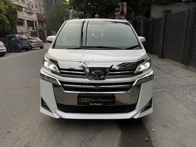 Second Hand 2022 Toyota Vellfire Hybrid for sale at Rs. 99,75,000 in Delhi.