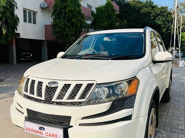 Second Hand 2014 Mahindra XUV500 W6 for sale at Rs. 7,10,000 in Vadodara.