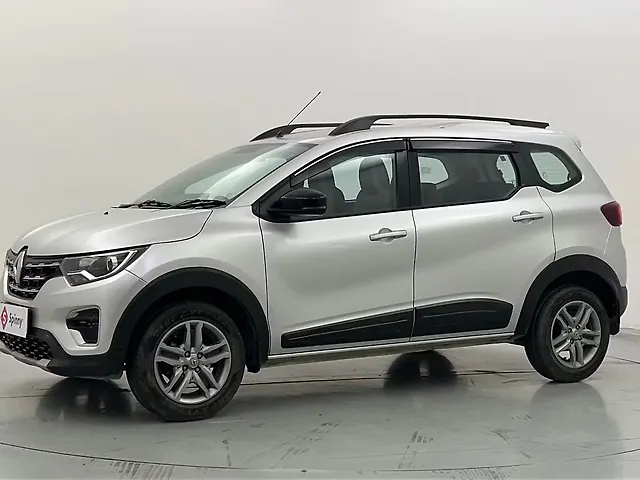 Second Hand 2022 Renault Triber RXZ for sale at Rs. 5,65,000 in Faridabad.