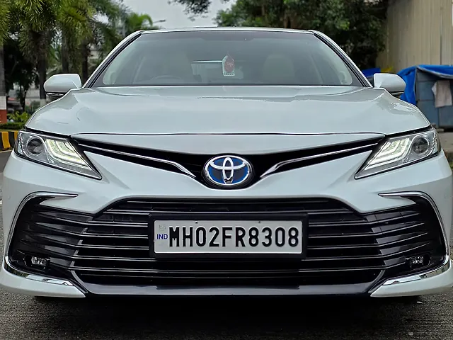Second Hand 2022 Toyota Camry Hybrid for sale at Rs. 35,35,000 in Mumbai.