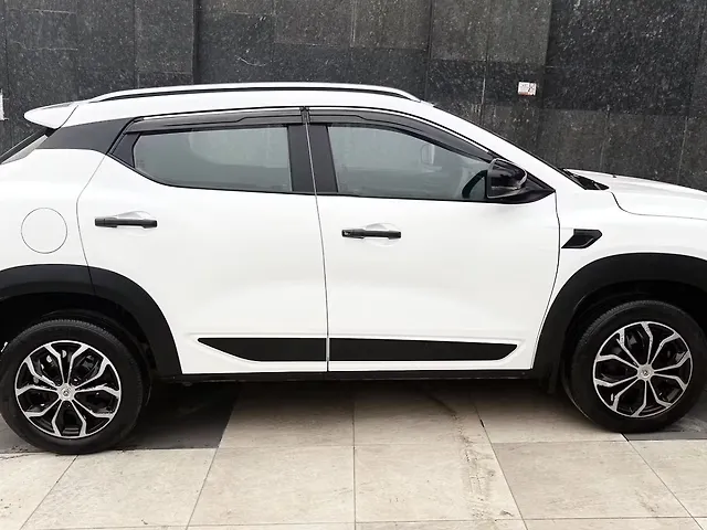Second Hand 2022 Renault Kiger RXE MT for sale at Rs. 3,98,000 in Delhi.
