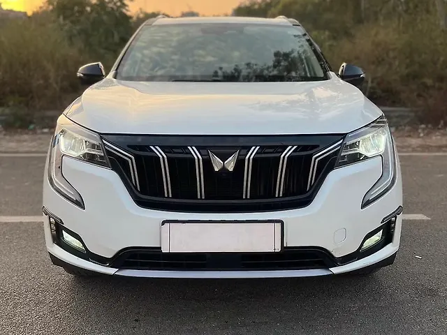 Second Hand 2023 Mahindra Old Generation XUV700 AX 7 Diesel AT Luxury ...