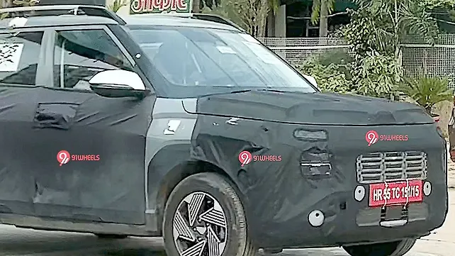 Next-gen Hyundai Venue Spied: Cosmetic Overhaul, Functional Additions ...