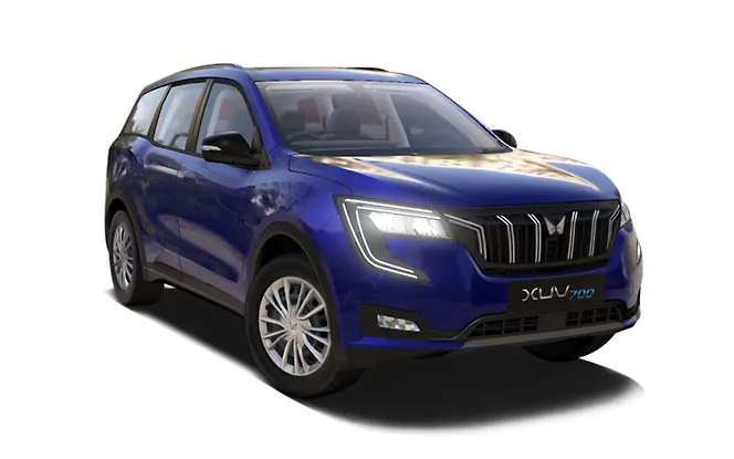 Discontinued Mahindra Old Generation XUV700 2021 AX 3 Petrol MT 5 STR ...