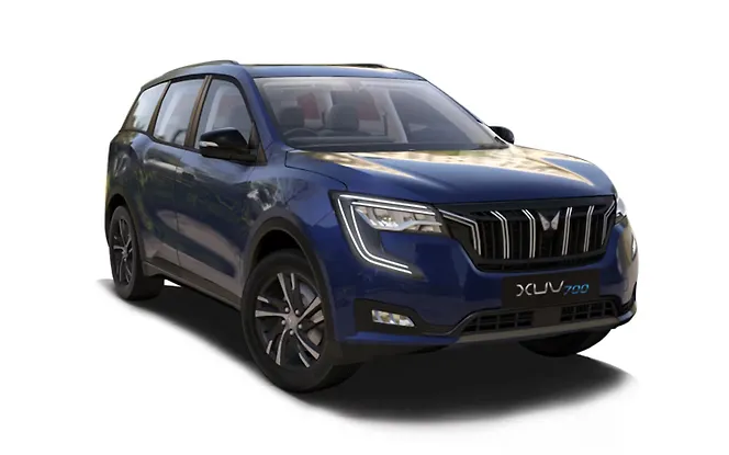 Discontinued Mahindra Old Generation XUV700 2021 AX 5 Diesel MT 7 STR ...