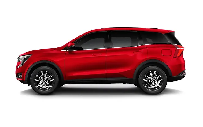 Discontinued Mahindra Old Generation XUV700 2021 AX 7 Diesel AT AWD 7 ...