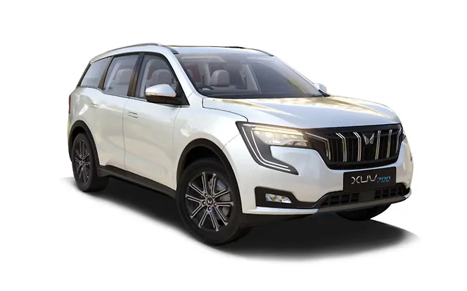 Discontinued Mahindra Old Generation XUV700 2021 AX 7 Diesel MT 7 STR ...