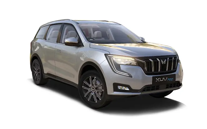 Discontinued Mahindra Old Generation XUV700 2021 AX 7 Diesel AT AWD 7 ...