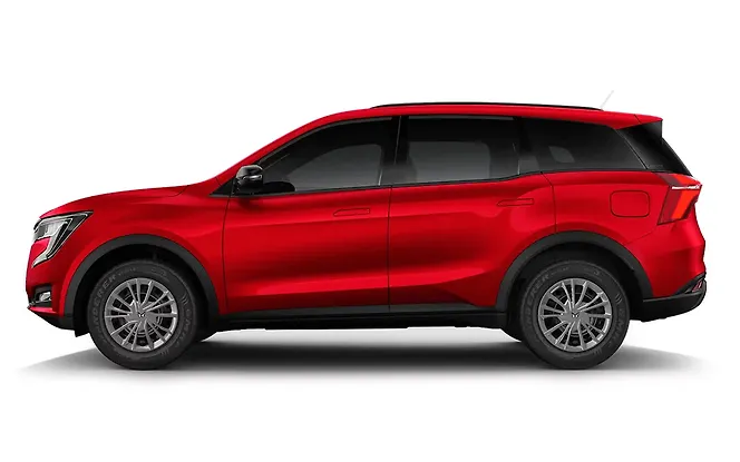 Discontinued Mahindra Old Generation XUV700 2021 AX 3 Petrol AT 5 STR ...