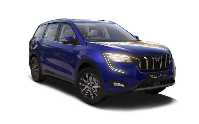 Discontinued Mahindra Old Generation XUV700 2021 AX 7 Diesel MT 7 STR ...