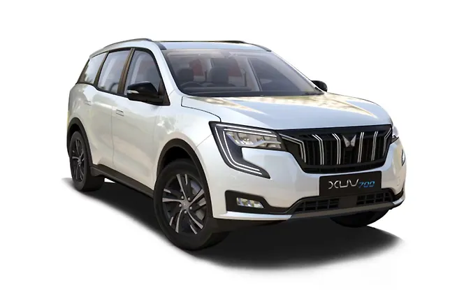 Discontinued Mahindra Old Generation XUV700 2021 AX 5 Diesel MT 7 STR ...